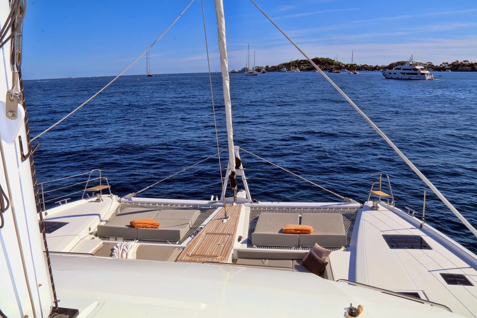 Yacht OCEANUS, Fountaine Pajot | CHARTERWORLD Luxury Superyacht Charters